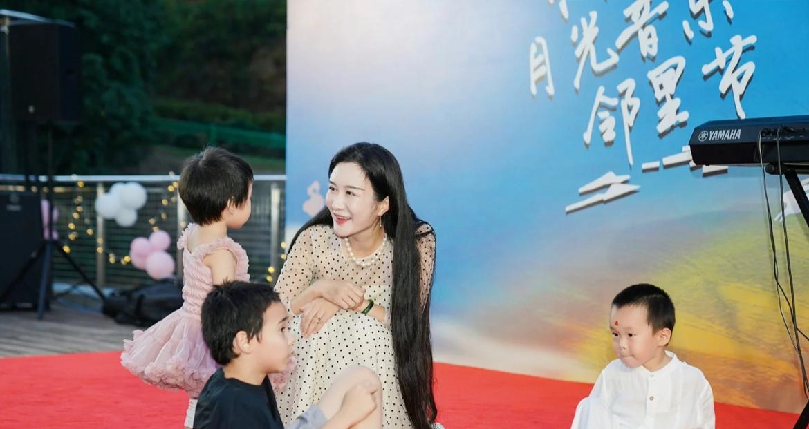 Zhang Jizhong's wife Du Xinglin celebrated her daughter's birthday, the ...