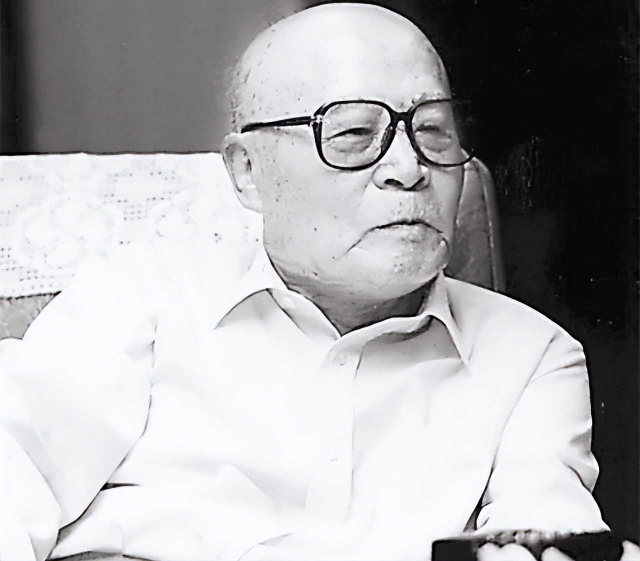 In 1976, Deng Xiaoping lamented that "Hua Guofeng is the right person ...