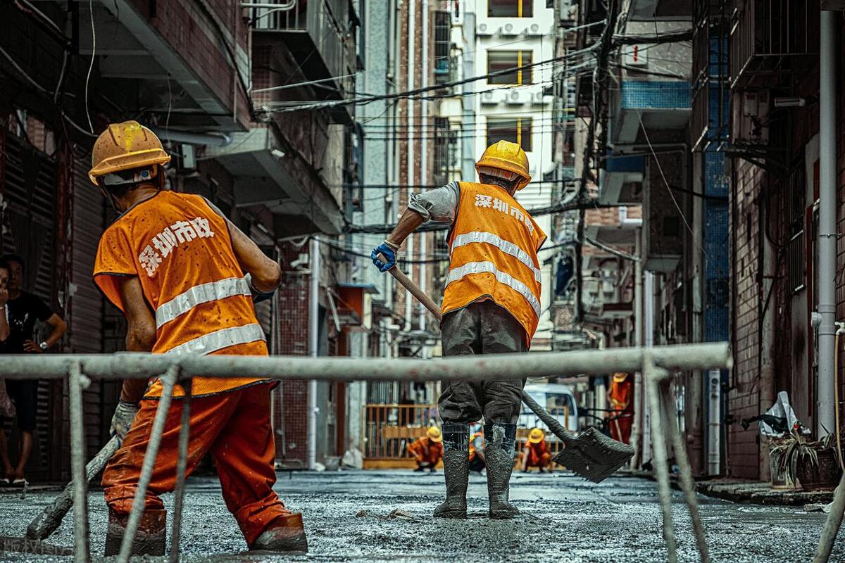 The strangest spectacle of modern human society: laborers who do hard ...