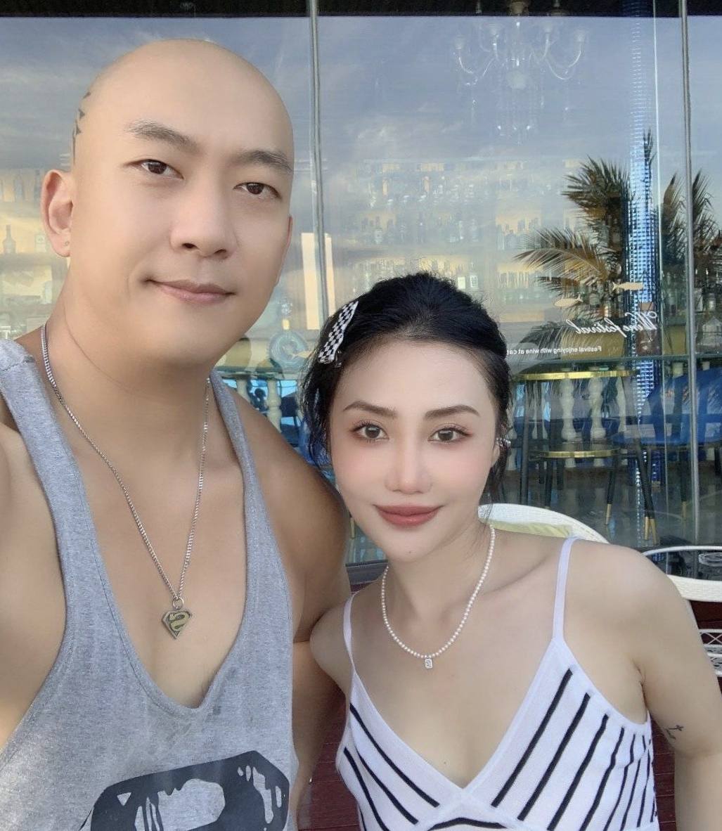 Congratulations!TVB famous male star registered for marriage in the mainland, his wife looks ...