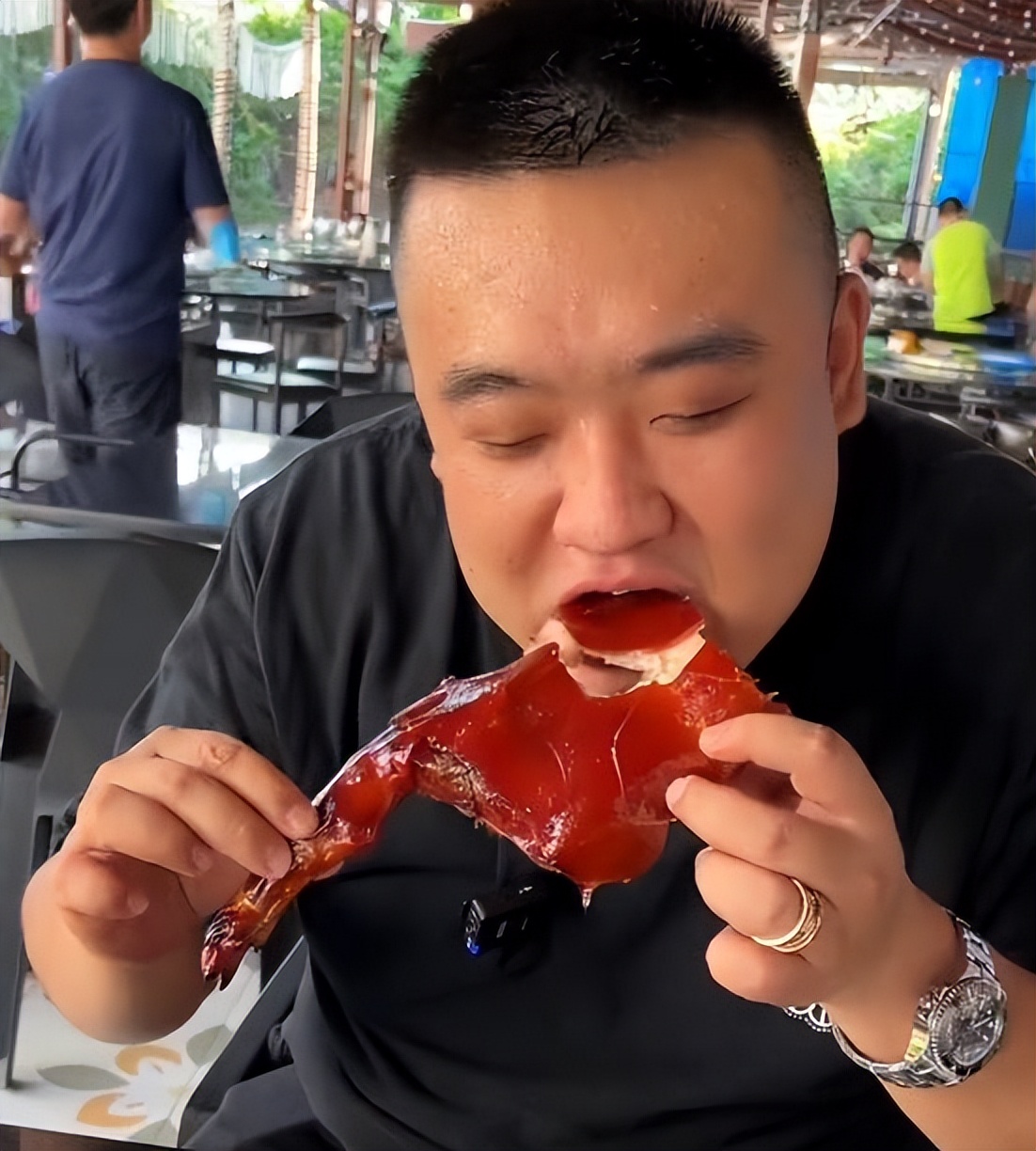 Taking weight loss as a joke?The "Big Three" of eating and broadcasting ...