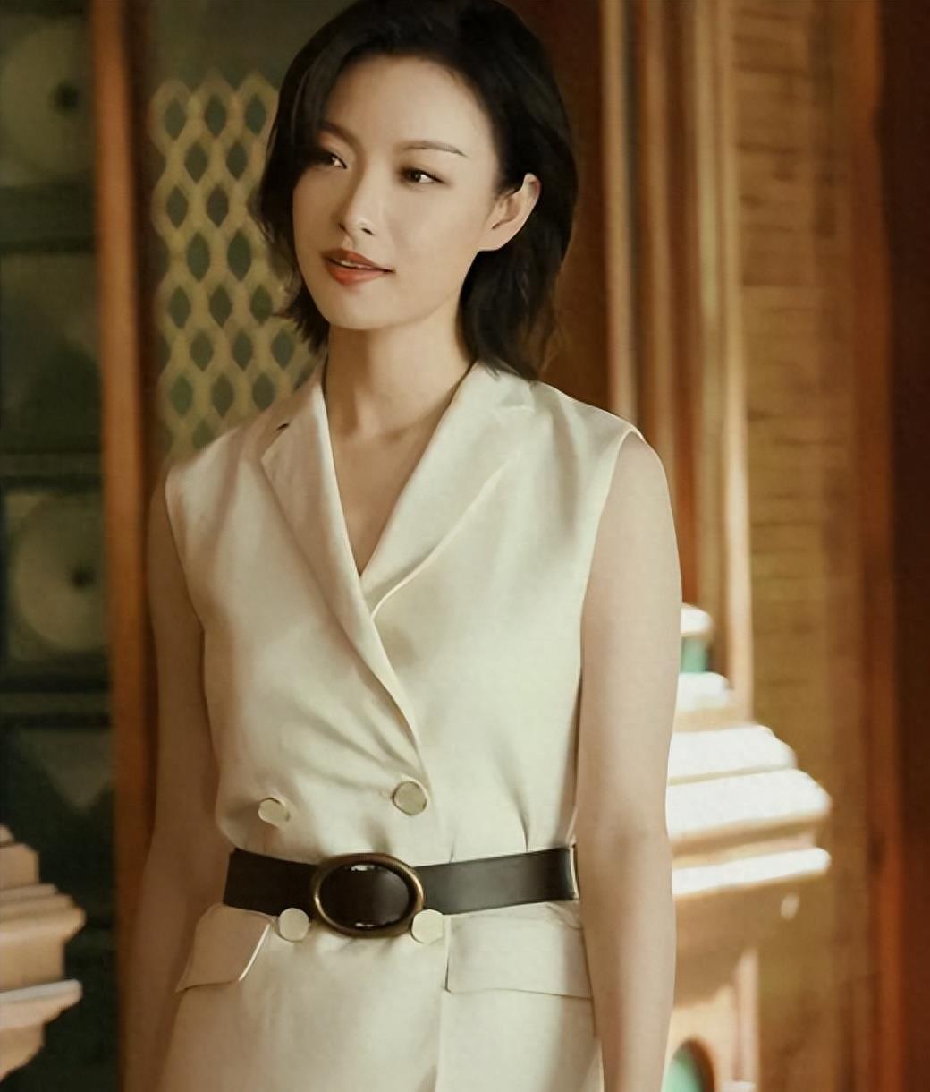 Whose cheese was touched in "Westward from Jade Gate"? Ni Ni was called ...