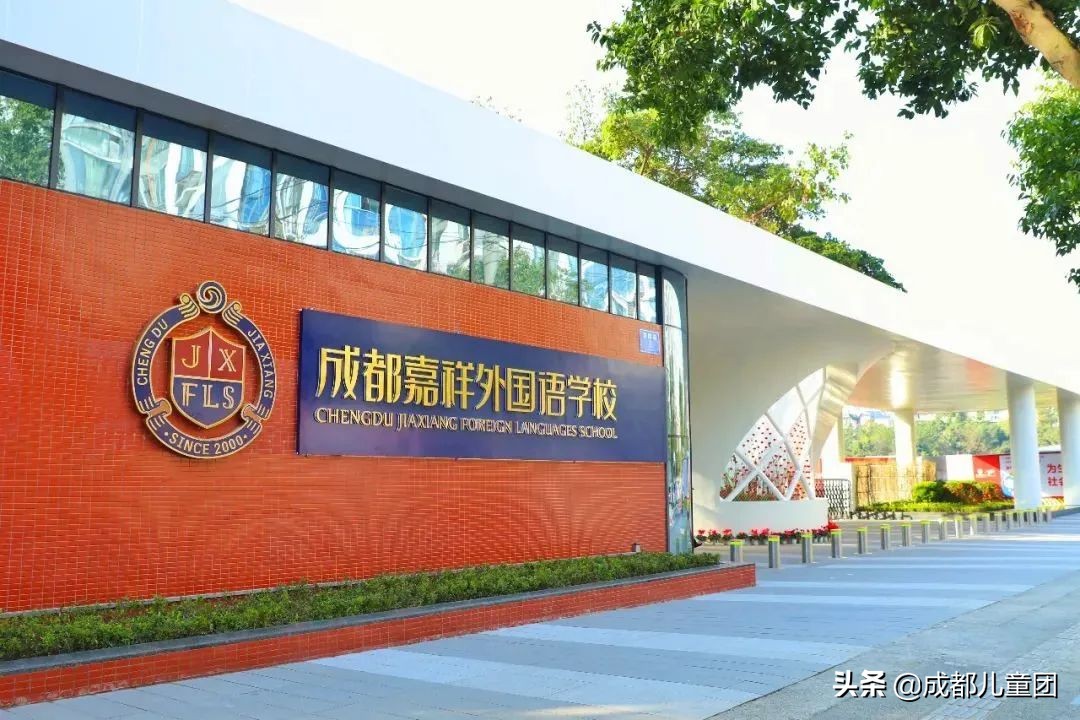 In the past two years, many schools in Chengdu have been changing their ...