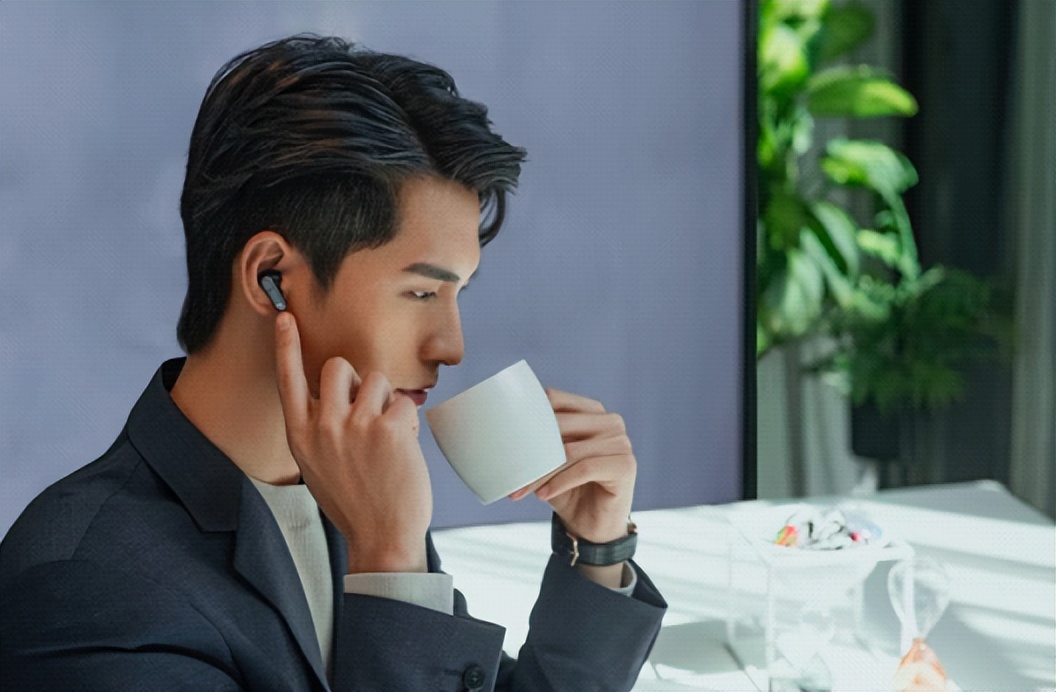 The new product iFLYBUDS Pro for efficient office conferences is ...