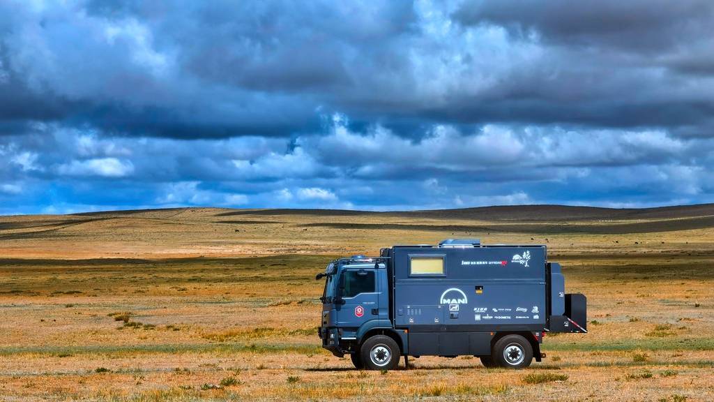 The German MAN commander off-road RV has outstanding performance in off ...