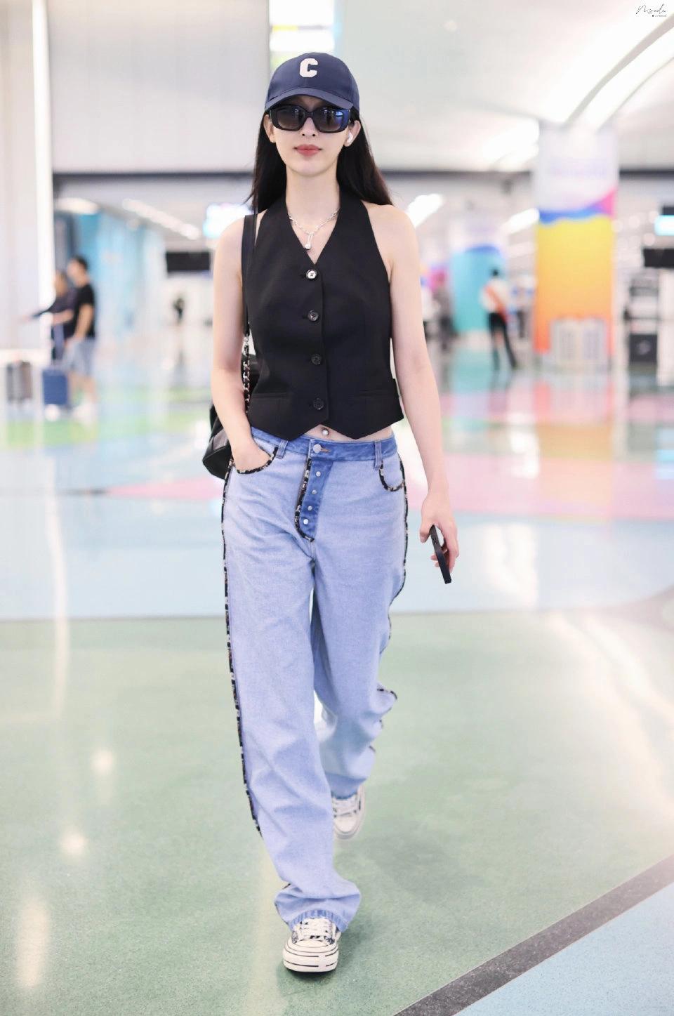 Actress Zhang Li recently shared an airport private clothes outfit with ...
