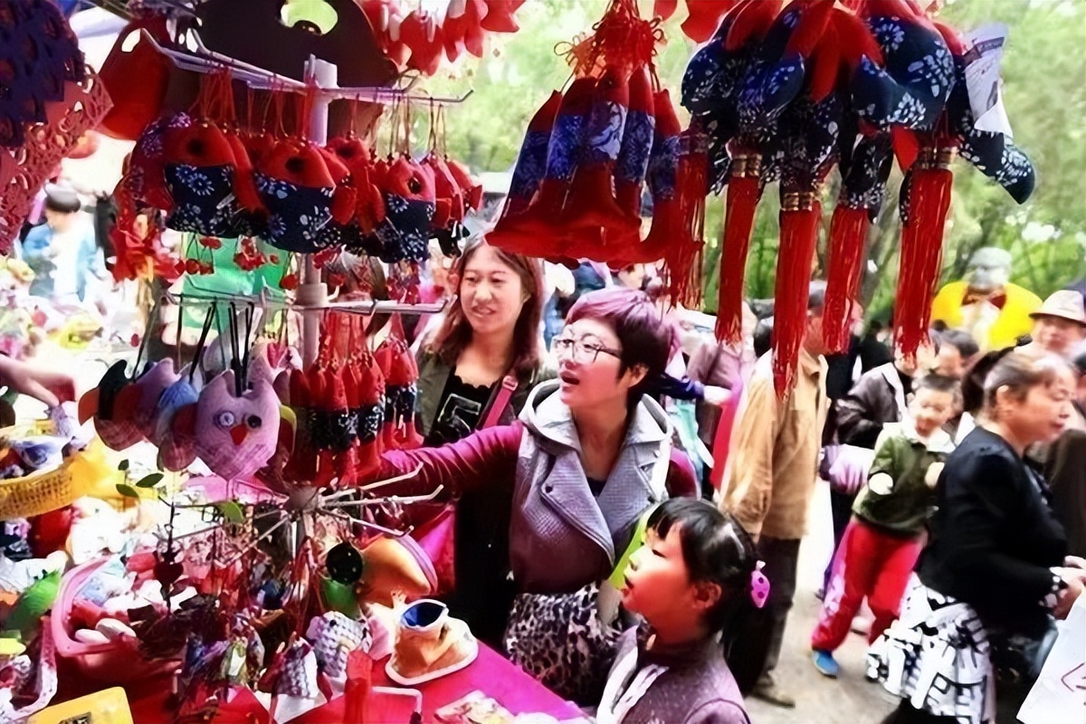 When Baofeng, an intangible cultural heritage, met the Tieshan Temple ...