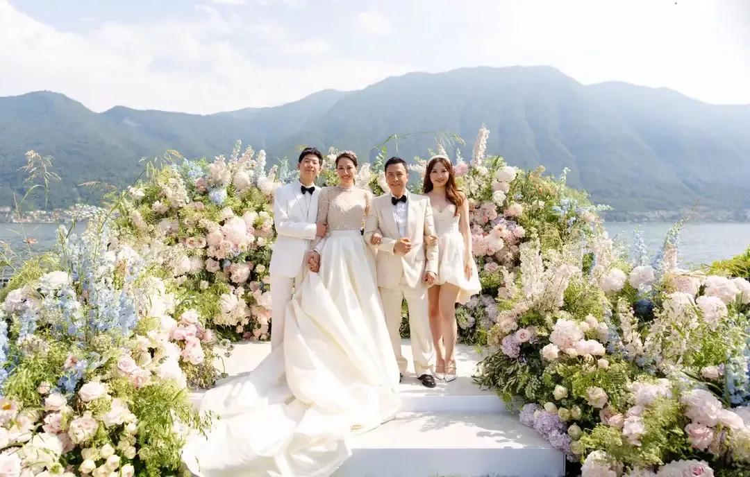 Donnie Yen's extravagant wedding, Wang Baoqiang brought his girlfriend Feng Qing to attend, held ...