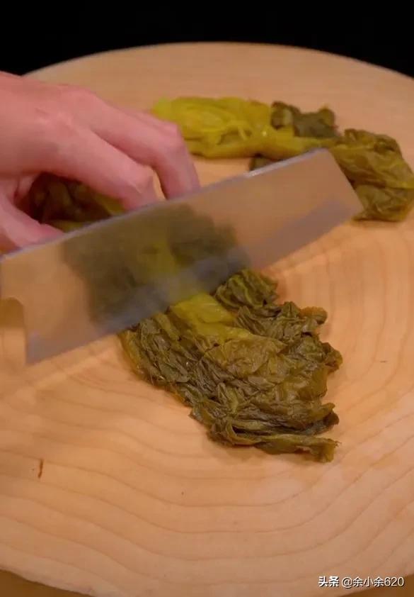 Pickled cabbage fish like this, adults and children love to eat, do not ...