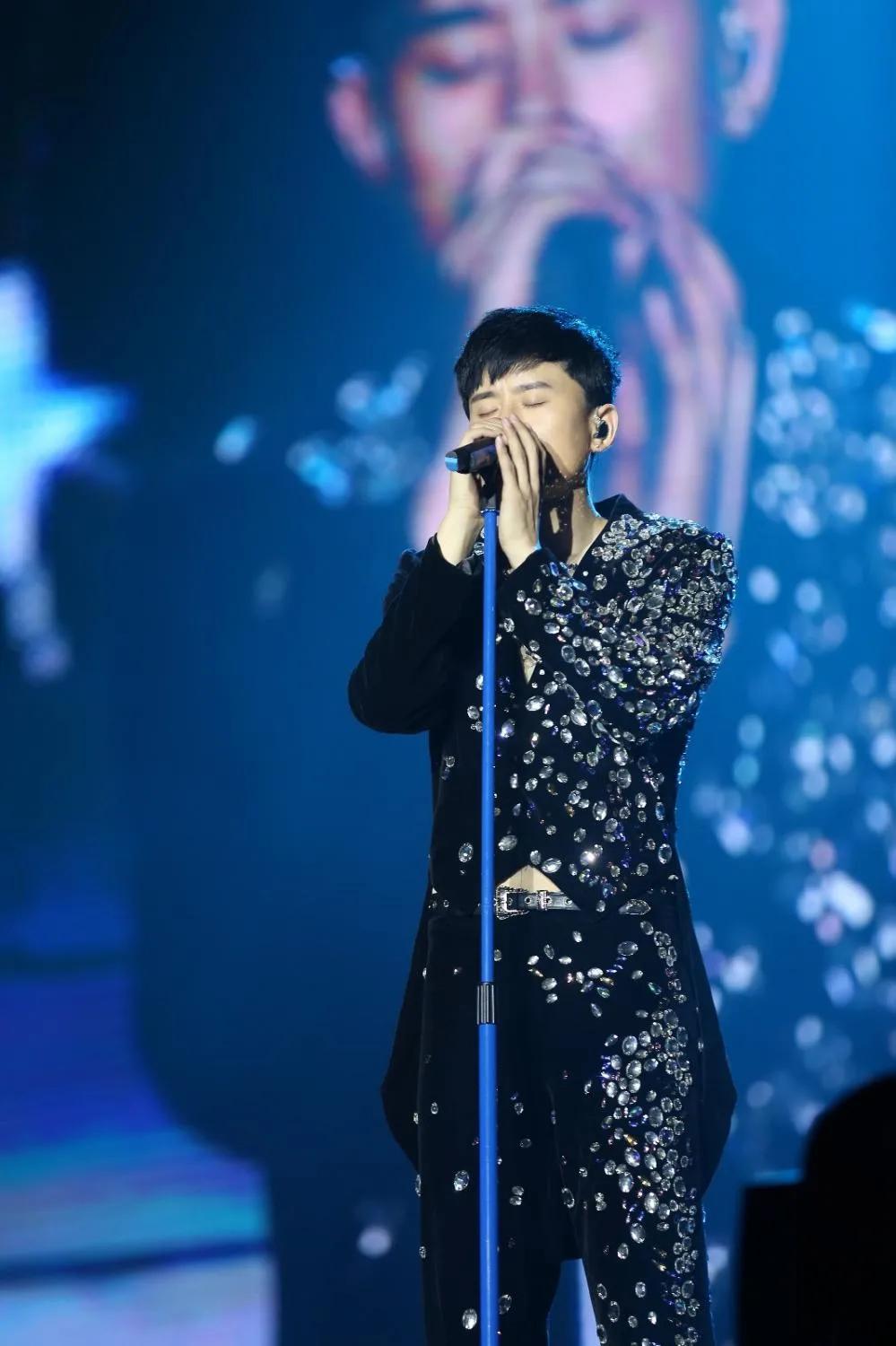 Zhang Jie held a concert, and the crowd was surging. This time, he went ...
