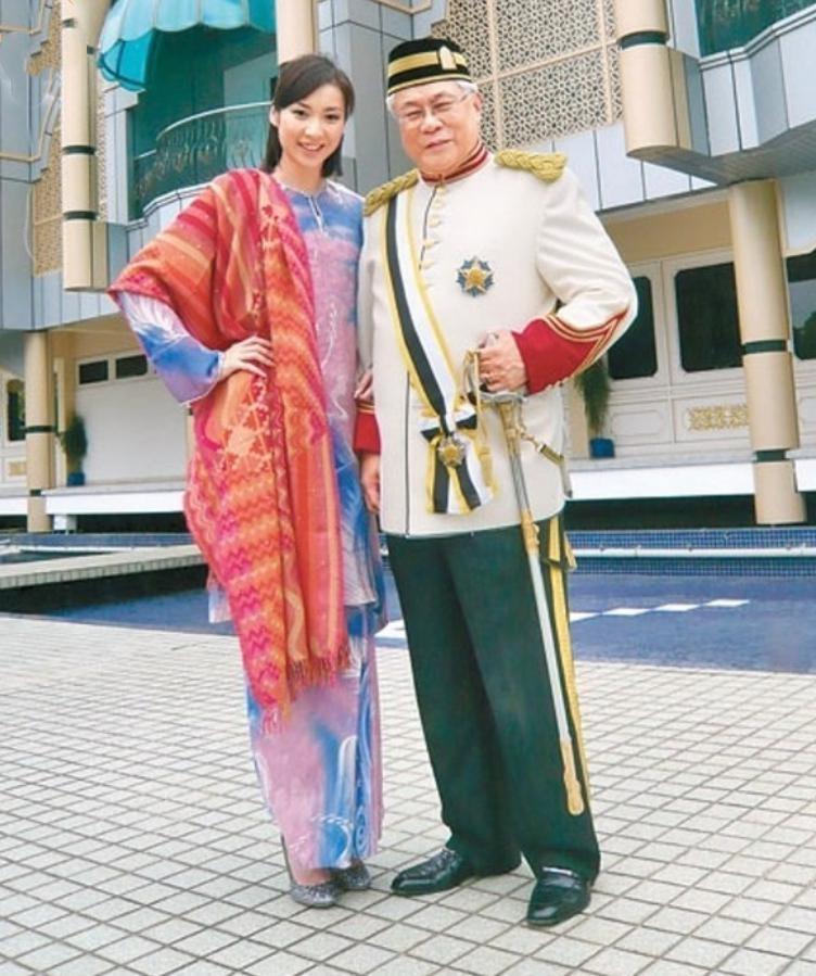 Zhuang Siming set up a spirit for Dato's father, revealing that Zhuang ...