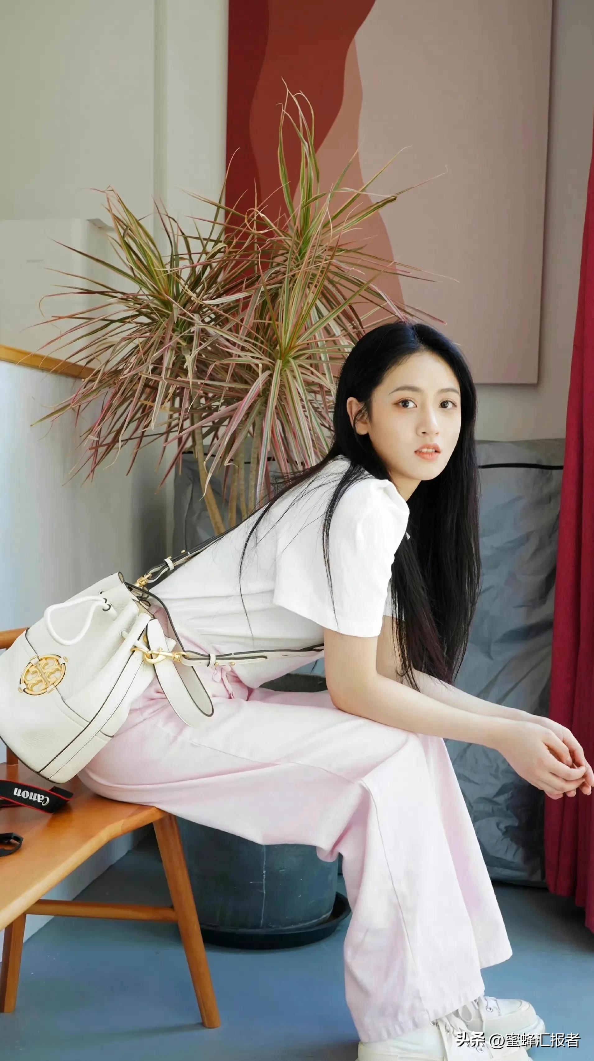 Wang Yuan's MV Huang Sirui is so sweet, Lin Yuner was nominated by Qinglong again, Duan Xingxing ...