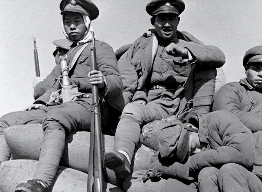 The forgotten soldier of the national army, who has been guarding the ...