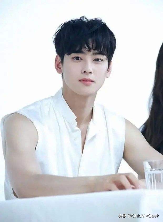 With this face + this figure, he deserves to be called a face genius ...
