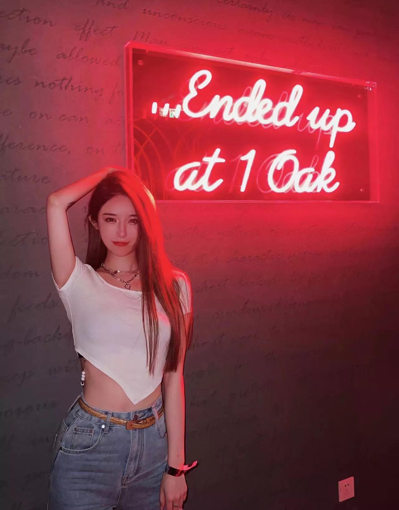 Chengdu beauty model - iNEWS