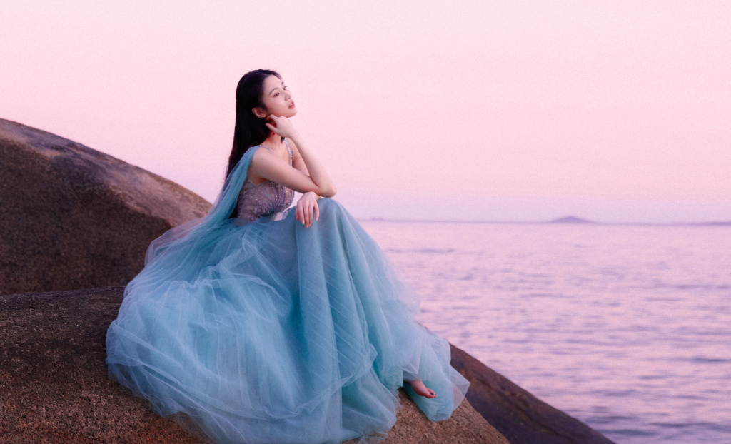 2022 Golden Rooster Award Zhang Huiwen - iNEWS