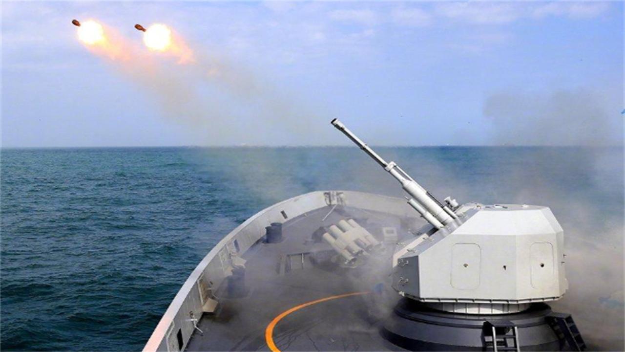 The naval gun roared, the shell was fired, the 055 was fully fired, and ...