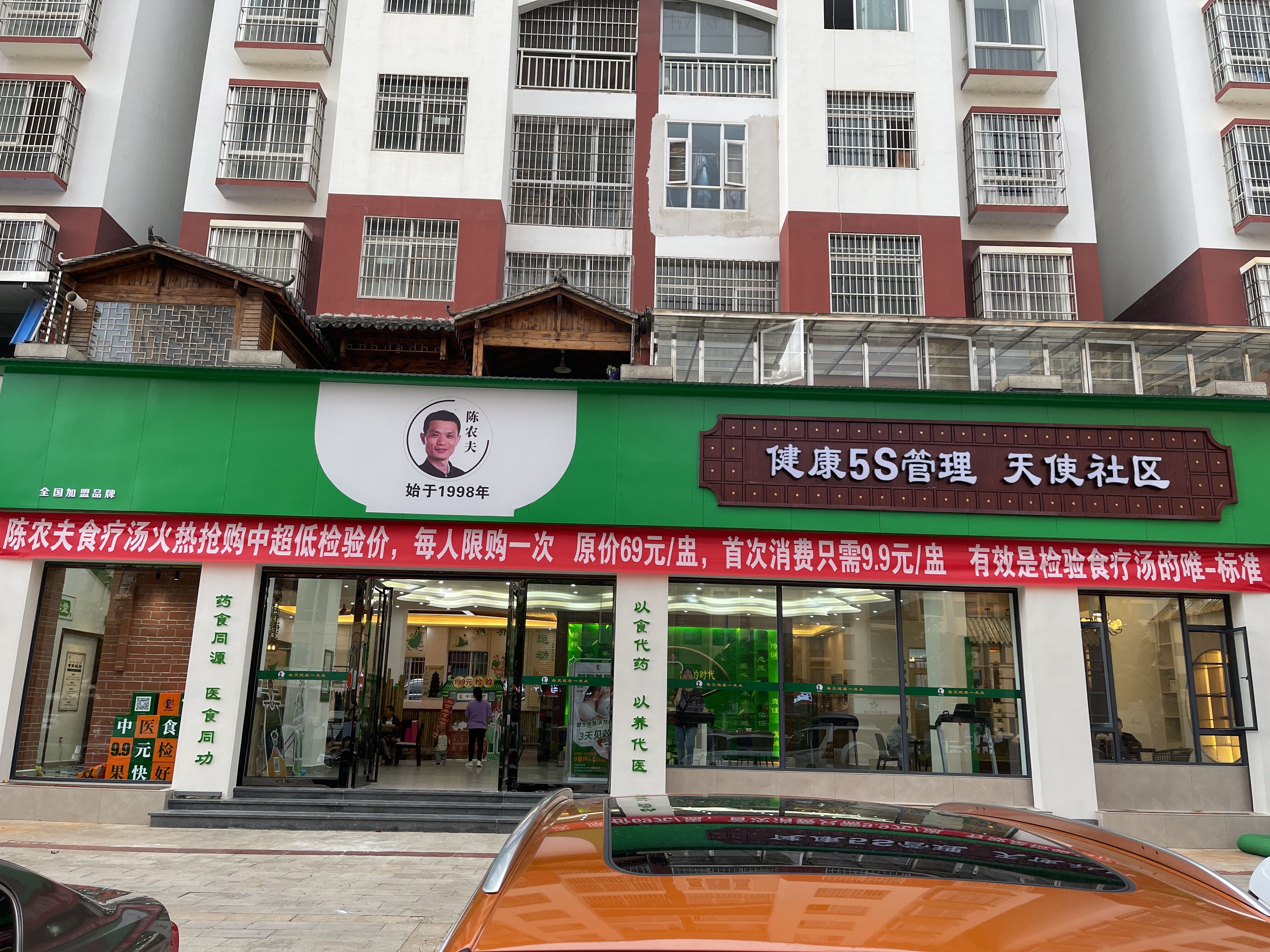 Listen to Taiwan's Huang Zhixian talk about "traditional Chinese ...