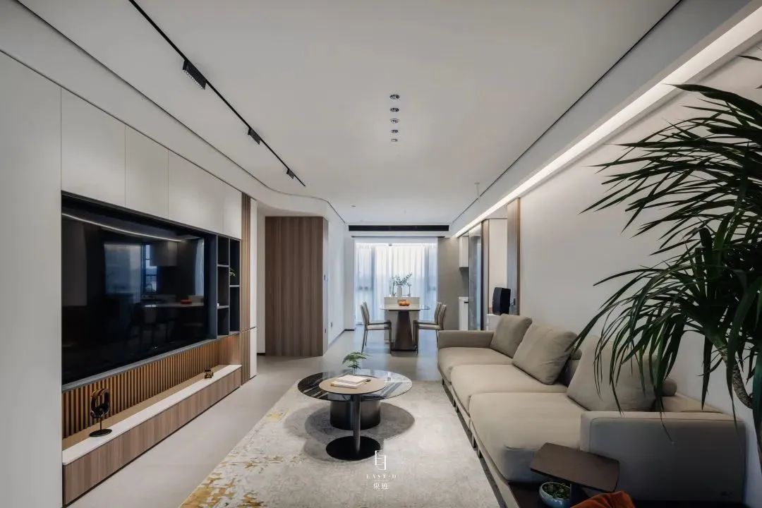 What is the experience of a "home" with a 140-square-meter plain ...
