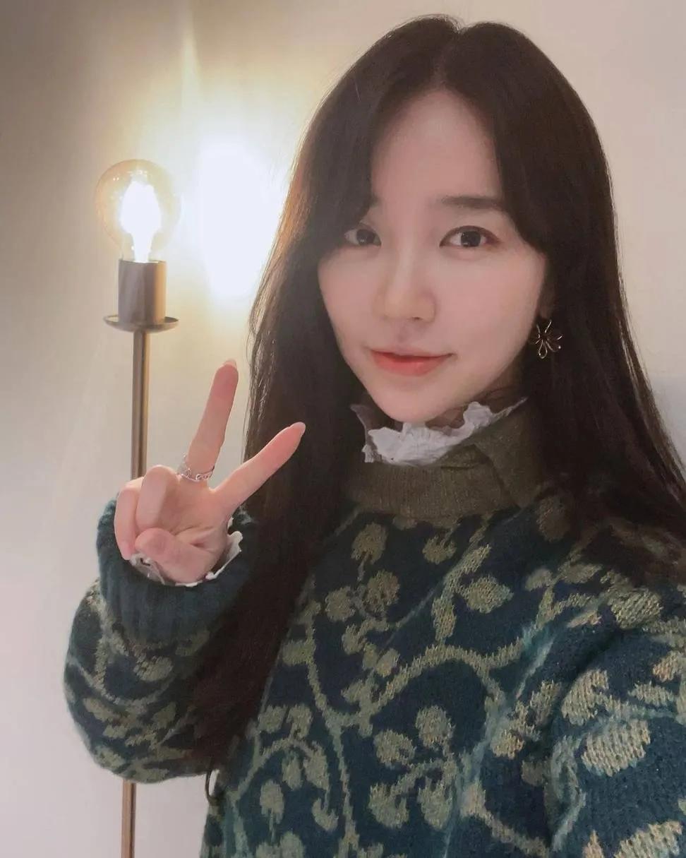 "Of course" Goddess Yoon Eun Hye - iNEWS