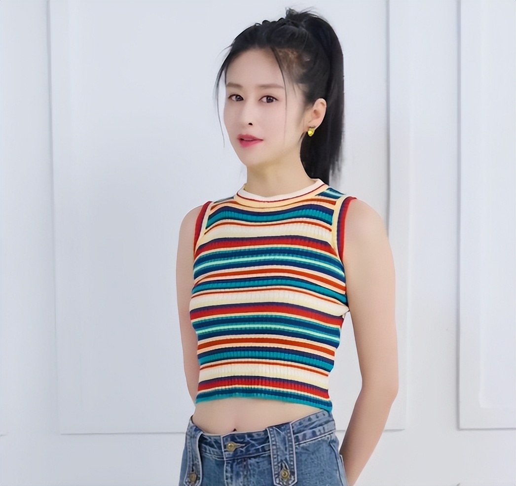 Ying Er updated the outfit video, with a slender figure like a bamboo ...