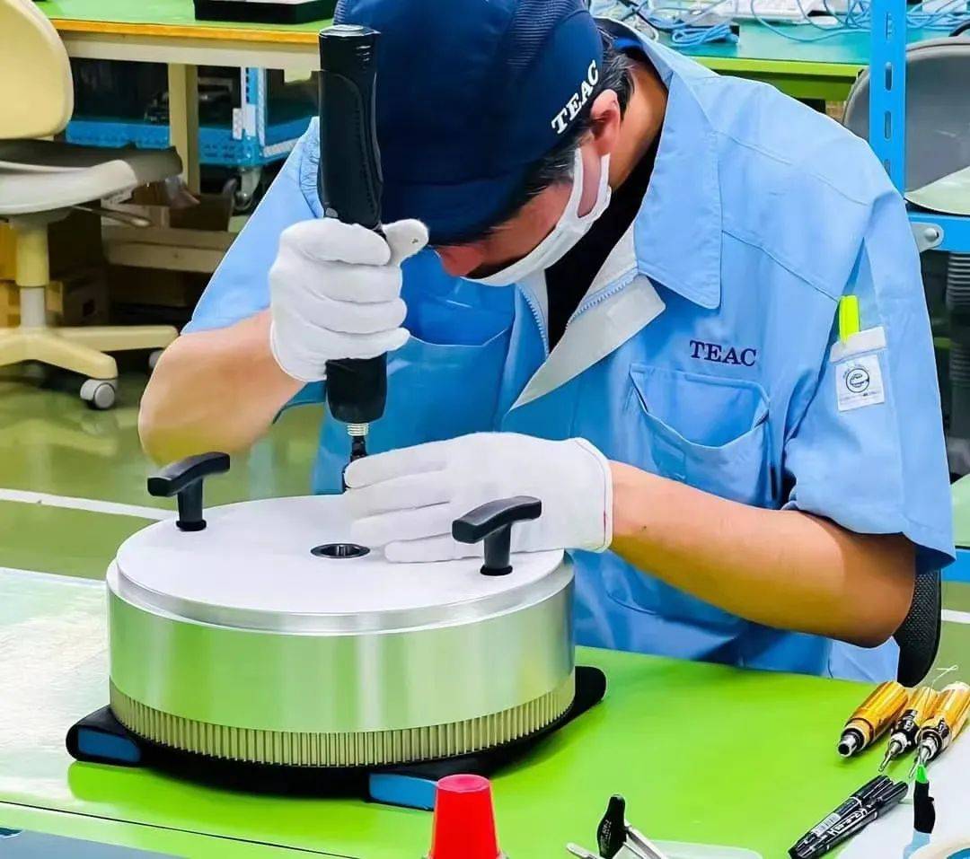 Esoteric Grandioso T1 vinyl turntable production process overview at ...