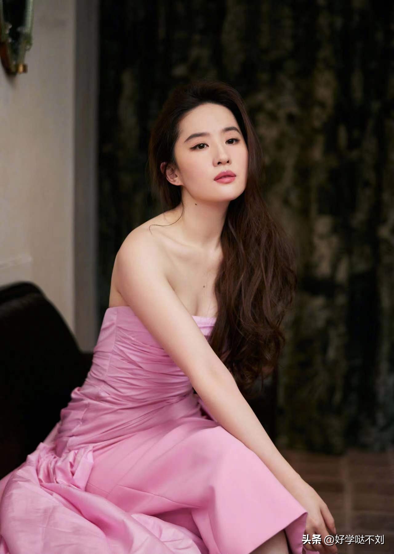 Liu Yifei: Beautiful, pure, tall figure, oval face - iNEWS