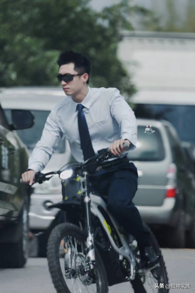 Huang Jingyu's new drama "He Came From the Fire" starts, with Zhang ...