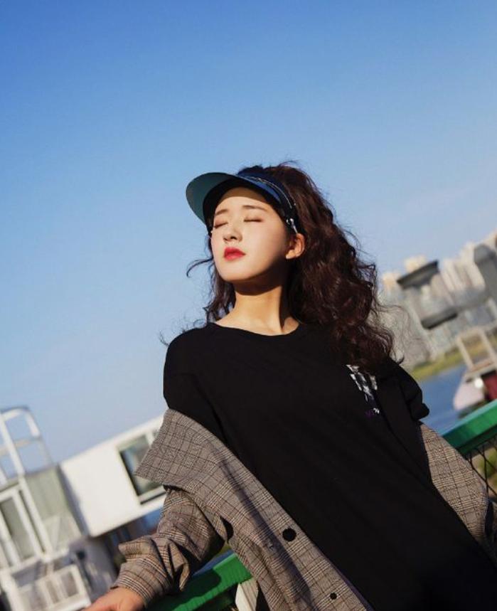 Zhao Lusi: A quirky little princess, a down-to-earth female star - iNEWS