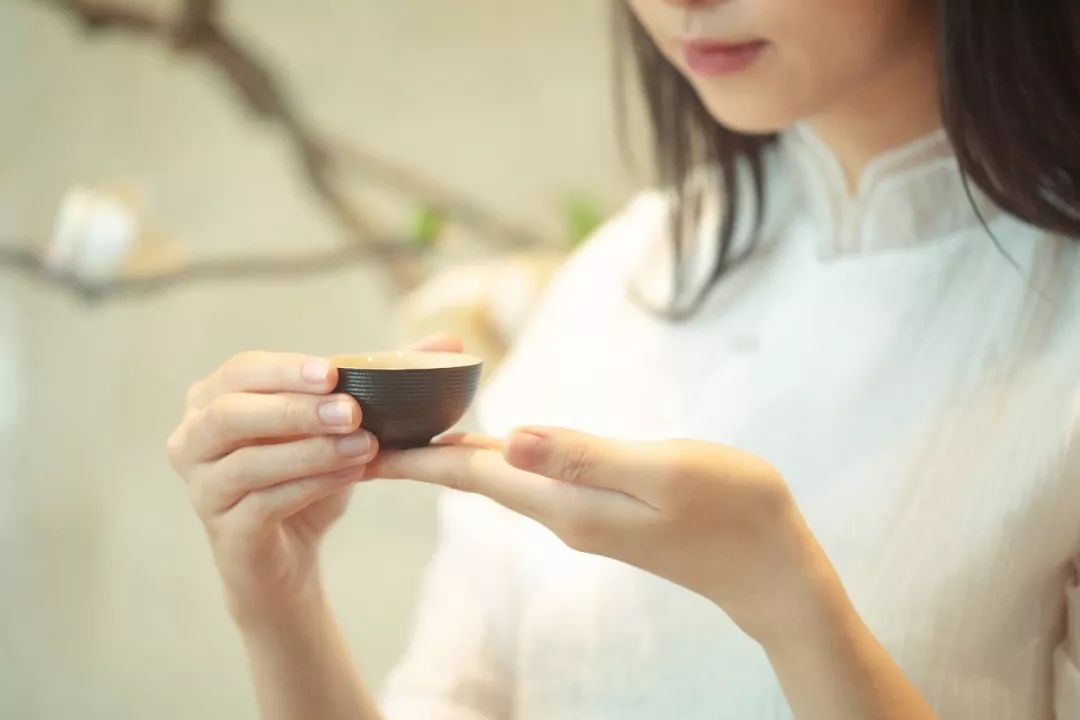 The rain is clear, the willow color is bright, the new Meng Xia is a ...