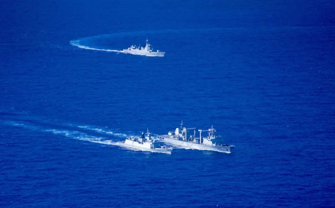 Boundless sea and sky, set up formations and sharpen swords! A naval ...