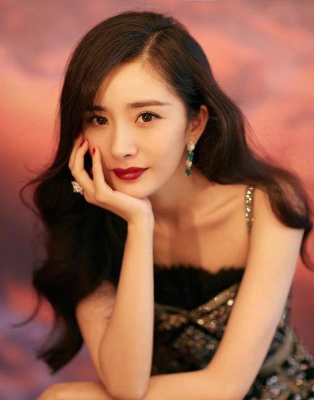Old photos of Yang Mi before her debut are exposed! The secret behind ...