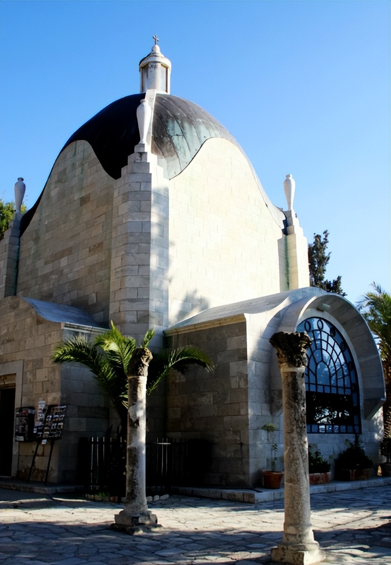 What are the architectural and cultural characteristics of the ...