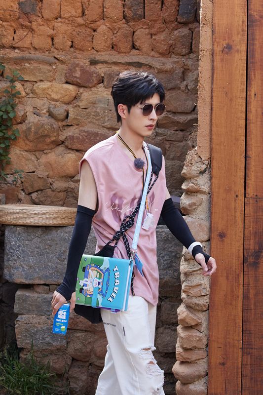 "Traveling into Geography Books" premiered, Qi Sijun is transforming He ...