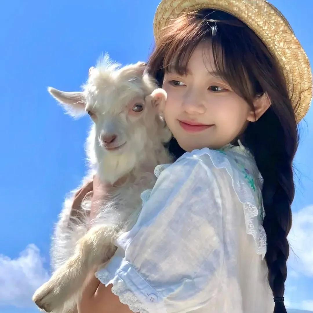 He is famous for being ruthless, but only she knows that Mr. Zhai pretends to be ruthless in ...