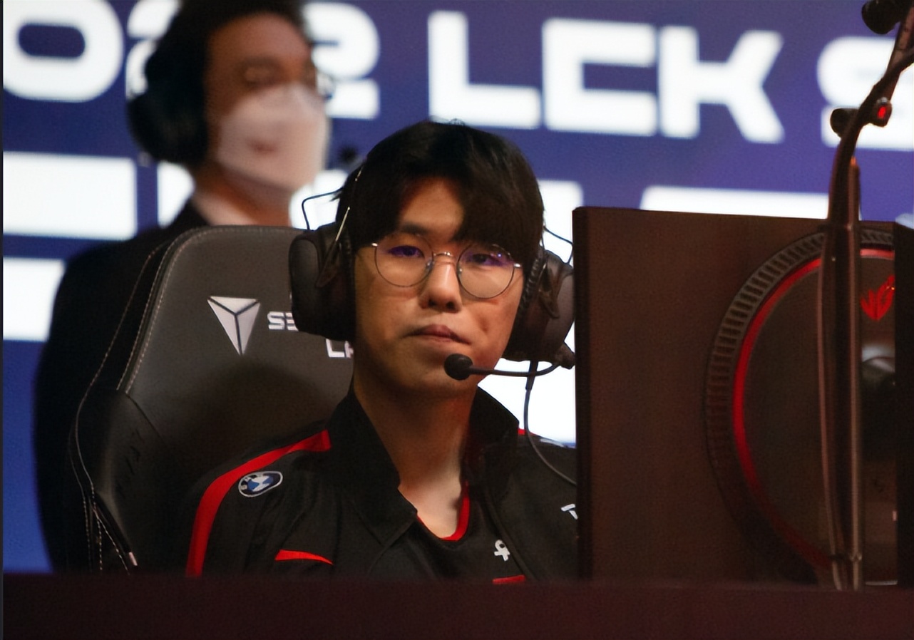 The player ranking list is a decoration!RNG jungler Wei rushed into the ...