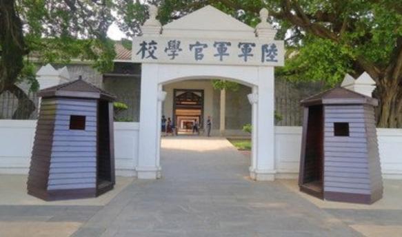 Founding Marshal, "Military God Lin Biao", because of his bravery in ...