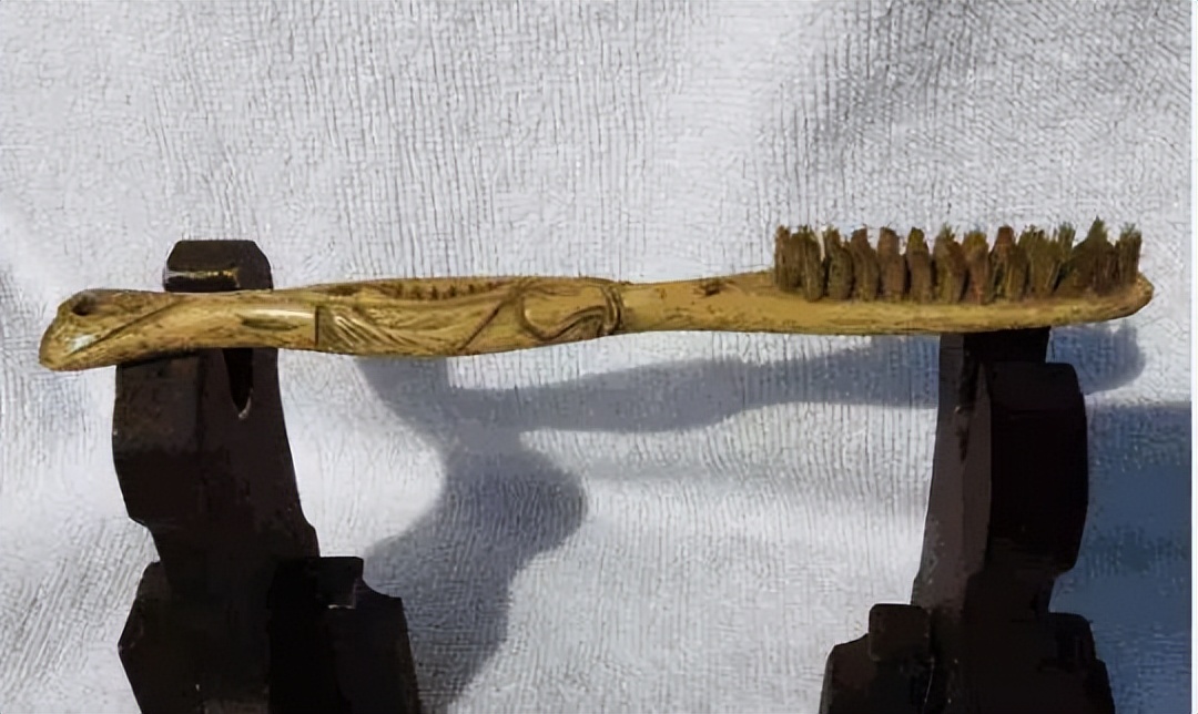 How did the ancients brush their teeth without a toothbrush? The ...