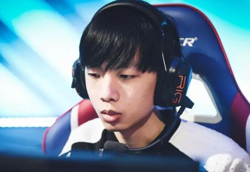 FOFO更改韓服ID，SMLZ害怕了，緊急發文解釋 - 頭條匯