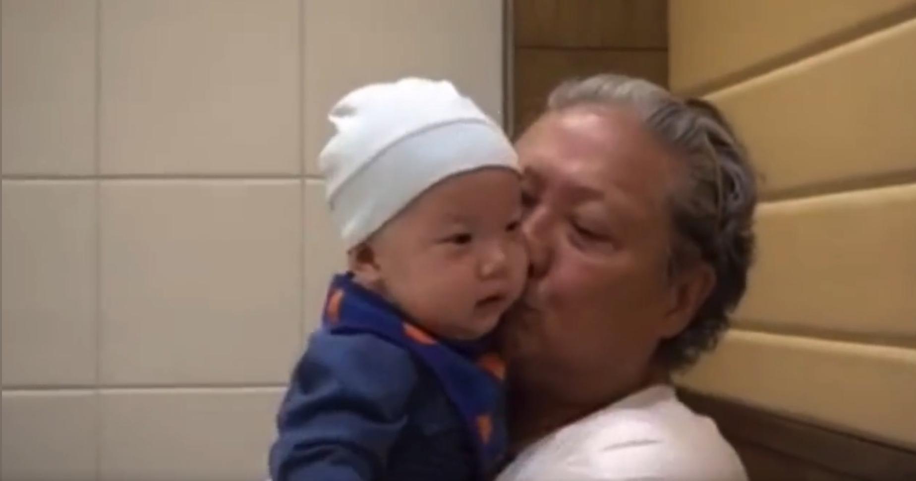 70-year-old Sammo Hung hugged his grandson and kissed him fiercely. The ...