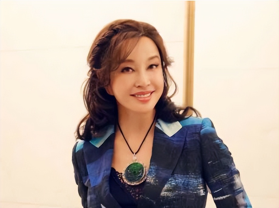 Too brave! 71-year-old Liu Xiaoqing plays a girl again, called the father of an 18-year-old ...