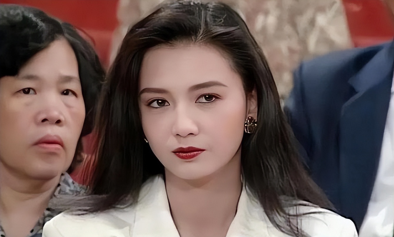 Zeng Huaqian won against Li Meixian, but lost to Carina Lau. Being ...