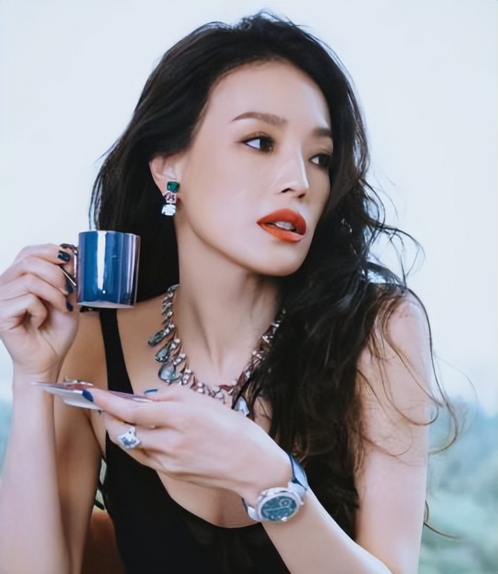 Relaxing beauty! Shu Qi must have a name - iNEWS