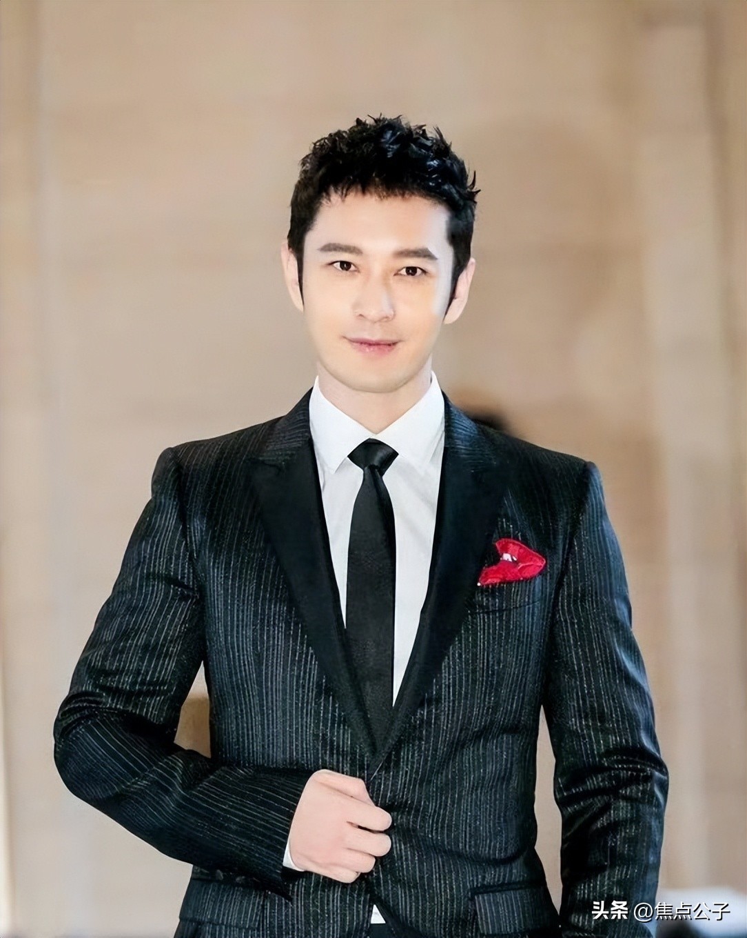 Huang Xiaoming got a new girlfriend? The beauties were photographed shopping in the mall ...