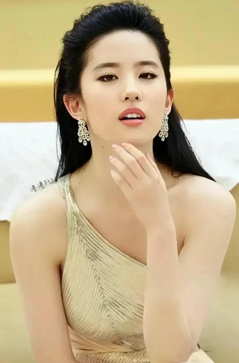 Beautiful Liu Yifei and Gao Lu - iMedia