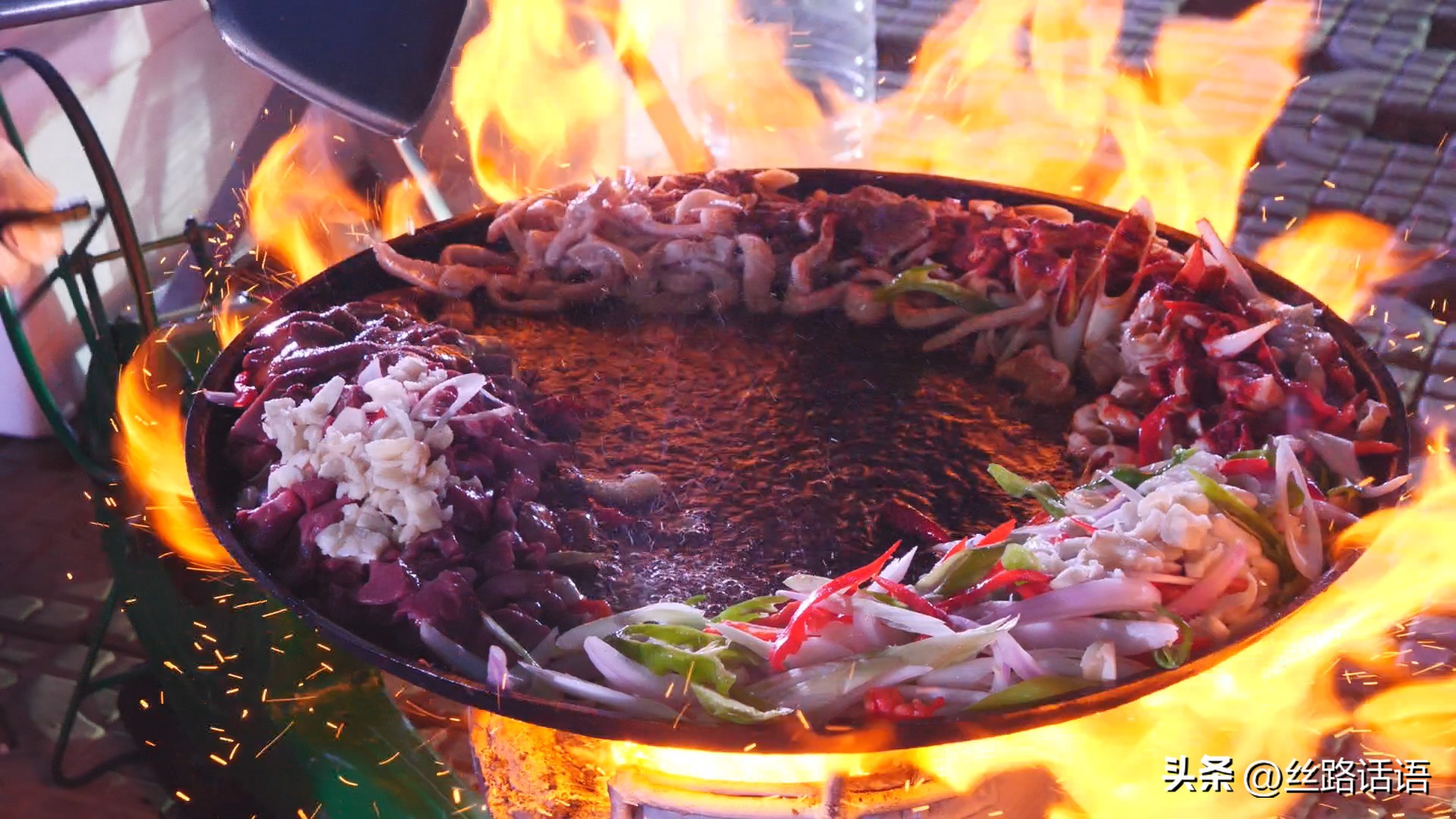 Shandan Fried Pola, "Silk Road Taste" Dancing with Fireworks - iNEWS