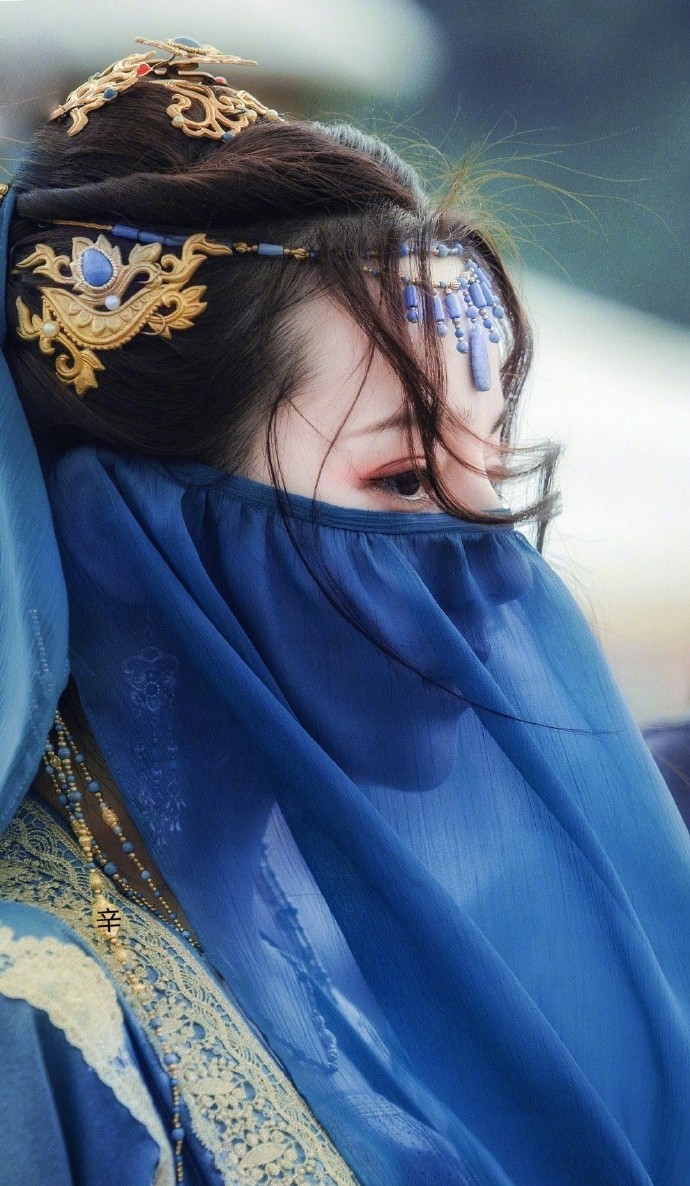 Still hugging the pipa and half covering the face, cool and charming at ...