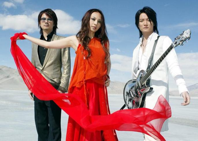 Four years after the "Feier Orchestra" kicked out the lead singer, one ...