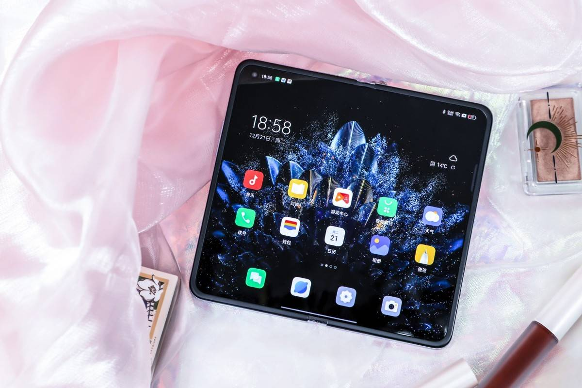 What innovations has the 18-year-old OPPO made?Self-developed chips ...