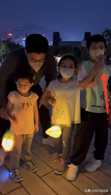 Huo Qigang and Guo Jingjing share the happiness of a family of five ...